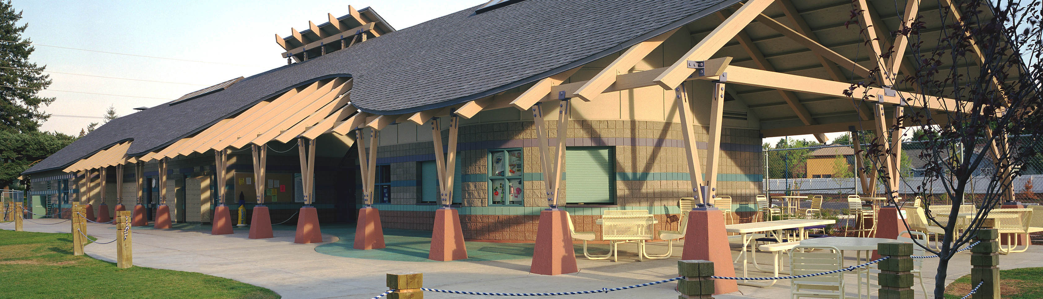 Hamilton-Lowe Aquatic Center - NAC Architecture